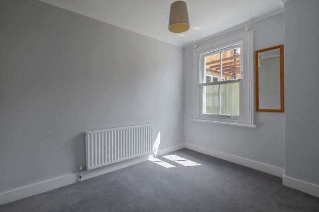 Radbourne Road, London SW12, 2 bedroom maisonette to rent - 70146659 ...