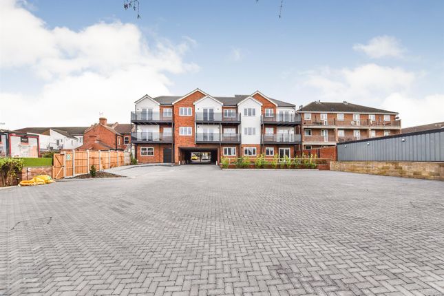 High Road, Benfleet SS7, 2 bedroom flat for sale - 66399812 | PrimeLocation