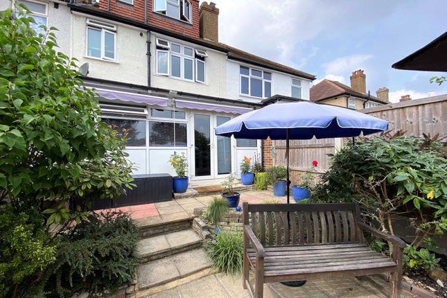 Stoneleigh Avenue Worcester Park Kt4 4 Bedroom Terraced House For