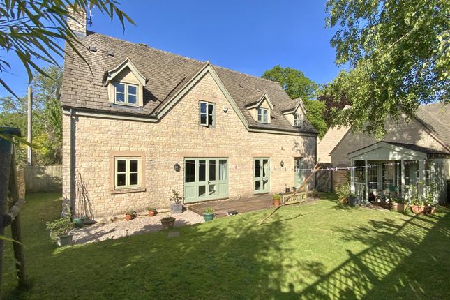 Stratton Place Cirencester Gl7 4 Bedroom Detached House For Sale