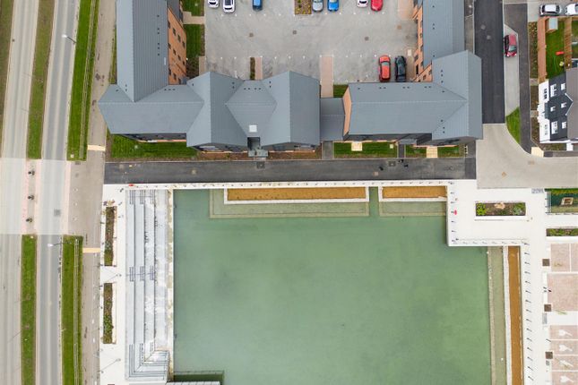 Kingsbrook Basin, Kingsbrook, Aylesbury HP22, 2 bedroom flat for sale ...