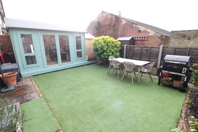 Stonecot Hill, Sutton SM3, 3 bedroom flat for sale - 66458276 ...