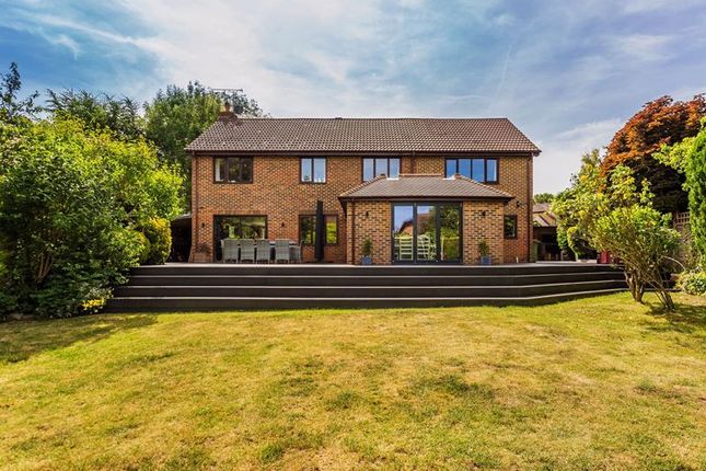 Cedar Drive, Fetcham, Leatherhead KT22, 5 bedroom detached house for ...