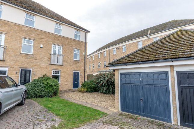Kingsdale Close, Menston, Ilkley, West Yorkshire LS29, 4 bedroom end ...