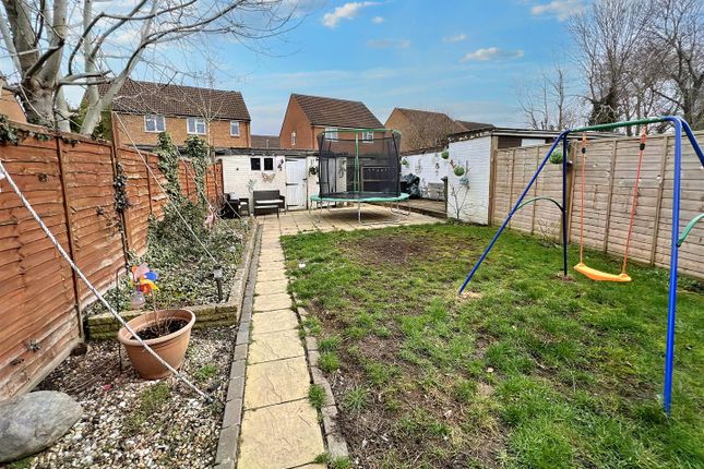 Chaucer Road Farnborough Gu14 3 Bedroom Terraced House For Sale