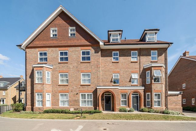 Flat 6, 8 Albright Gardens, Walton-On-Thames KT12, 2 bedroom flat for ...