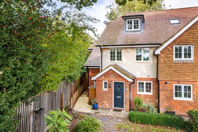 4 bed end terrace house for sale in Little Stanford Close, Lingfield RH7 - Zoopla
