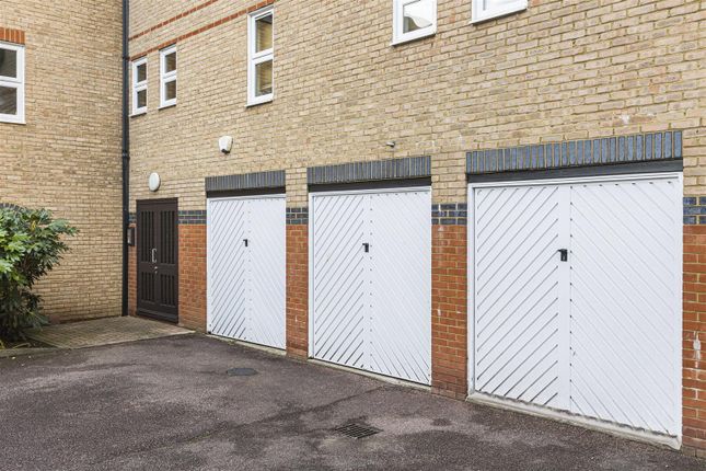 Mitre Court, Railway Street, Hertford SG14, 2 bedroom flat for sale ...