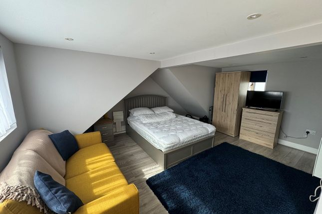 Clockhouse Lane, Ashford TW15, studio to rent - 68099534 | PrimeLocation