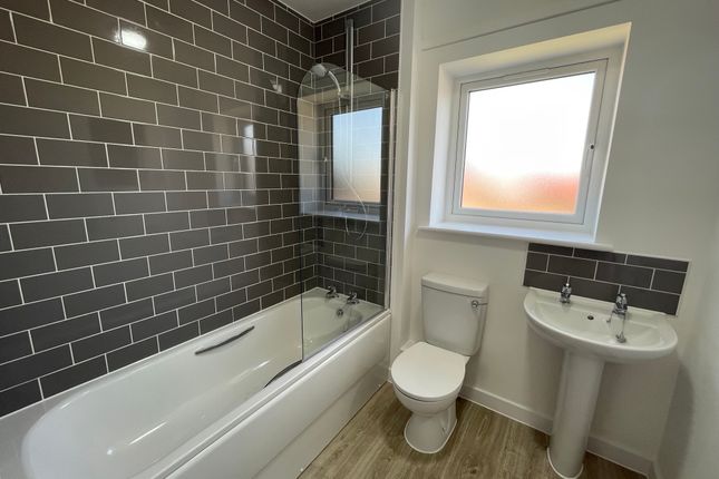 Walnut Tree Walk, Stowmarket IP14, 3 bedroom semi-detached house for ...