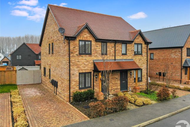 Photos of Round Top Close, Cliffe Woods, Rochester, Kent ME3 - 69425803 ...