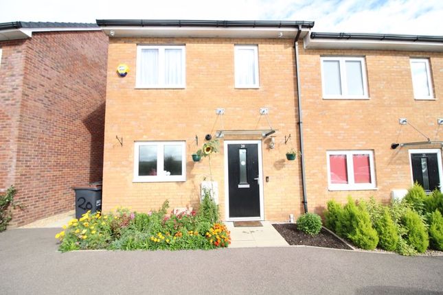 Houses for Sale in Barnfield South Academy Luton, Bedfordshire, LU1 ...