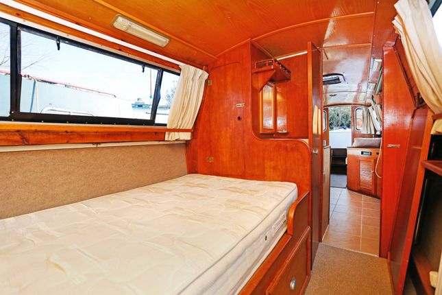 Packet Boat Marina, Packet Boat Lane, Uxbridge UB8, 2 bedroom houseboat ...