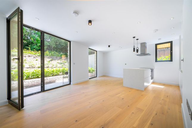 Finchley Road, Hampstead, London NW3, 3 bedroom flat for sale ...