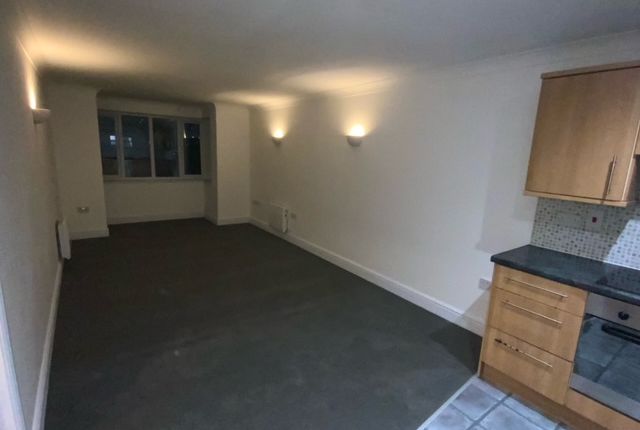 Whalebone Lane North, Chadwell Heath, Romford RM6, 1 bedroom flat to ...