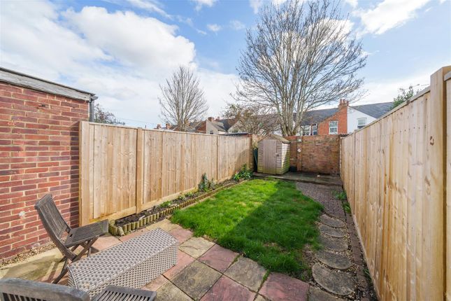 Kings Road Caversham Reading Rg4 3 Bedroom Terraced House For Sale