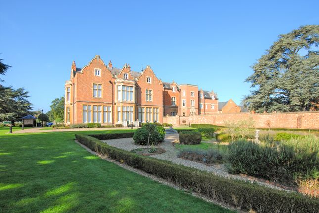 3 bed flat for sale in Longbourn, Windsor SL4 - Zoopla