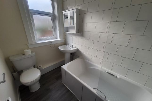 Paisley Road, Barrhead, East Renfrewshire G78, 3 bedroom flat to rent ...