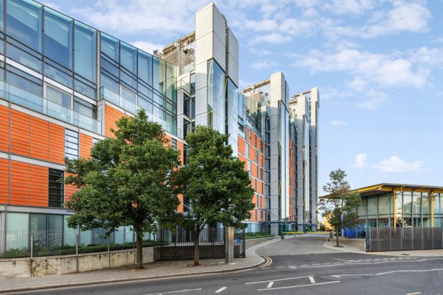 The Montevetro Building, Battersea Church Road SW11, 2 bedroom flat for ...