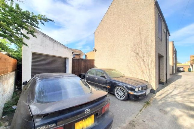 Bethany Waye, Bedfont, Feltham TW14, 4 bedroom detached bungalow for ...