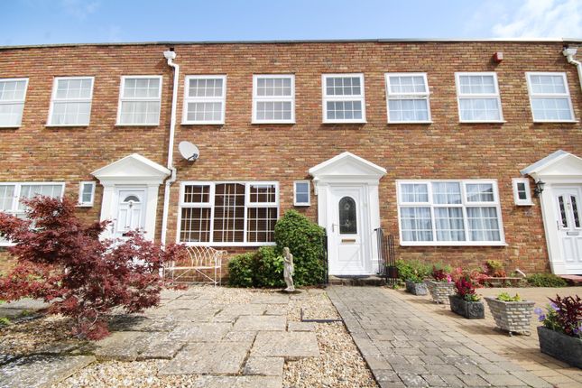 Shaftesbury Crescent Staines Tw18 3 Bedroom Terraced House For Sale