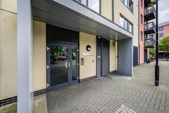 Union Lane, Isleworth TW7, 2 bedroom flat for sale - 67509285 ...