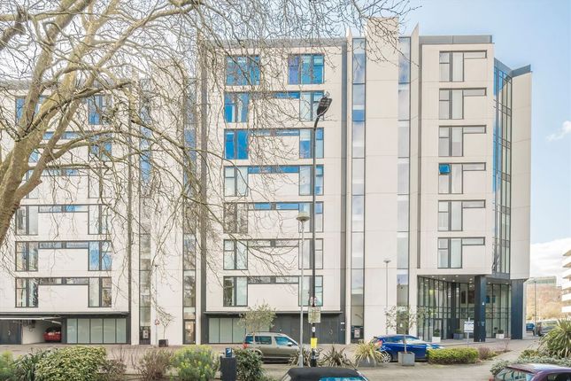 Colonial Drive, Bollo Lane, London W4, 3 bedroom flat for sale ...