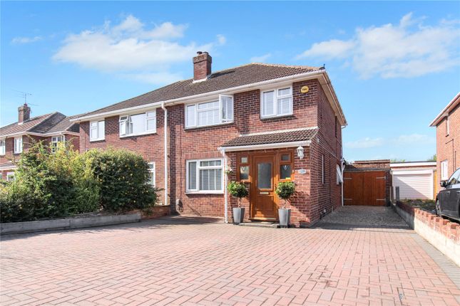 Headlands Grove Upper Stratton Swindon Sn2 3 Bedroom Semi Detached