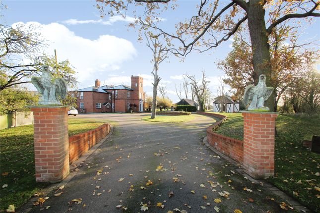 School Lane, North Benfleet, Essex SS12, 2 bedroom detached bungalow to ...