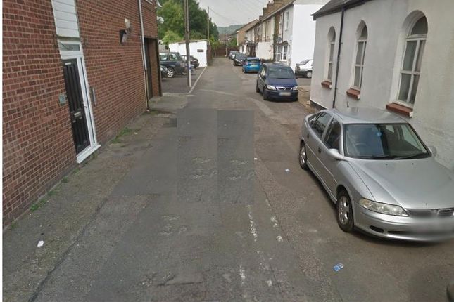 Malling Road, Snodland ME6, parking/garage to rent - 63879418 ...