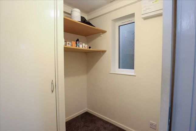 Station Approach, Coulsdon North, Coulsdon CR5, studio for sale ...