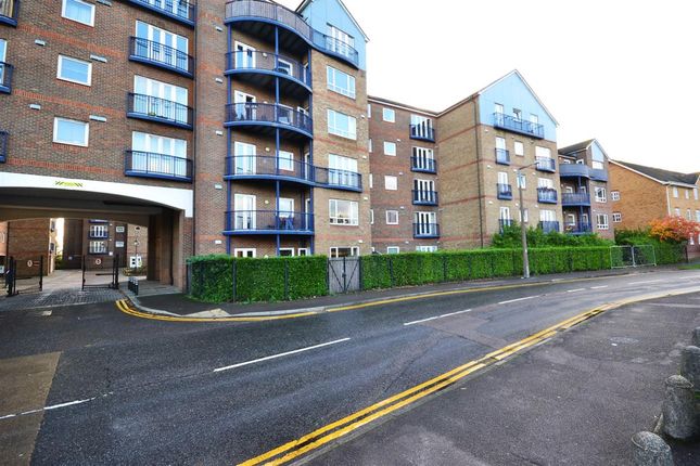 2 bed flat for sale in Argent Court, Argent Street, Grays RM17 - Zoopla