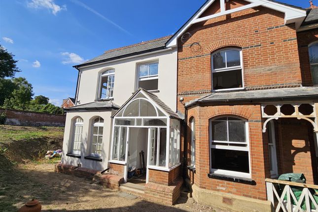 Cargate Avenue Aldershot Gu11 3 Bedroom Semi Detached House For Sale