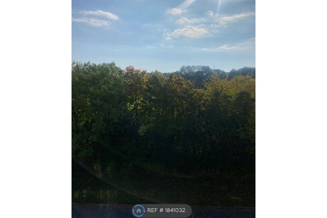 Maple House, Redditch B98, 2 bedroom flat to rent - 68669351 ...