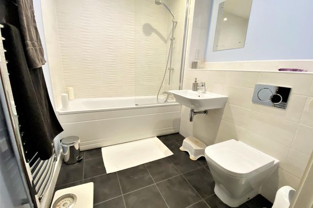 Mason Way, Park Central, Birmingham B15, 2 bedroom flat for sale ...