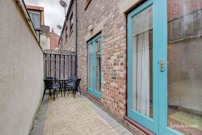 Flowergate, Whitby YO21, 2 bedroom flat for sale - 69562233 | PrimeLocation