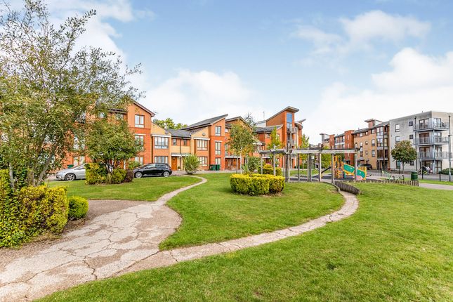 1 bed flat for sale in Commonwealth Drive, Crawley RH10 - Zoopla