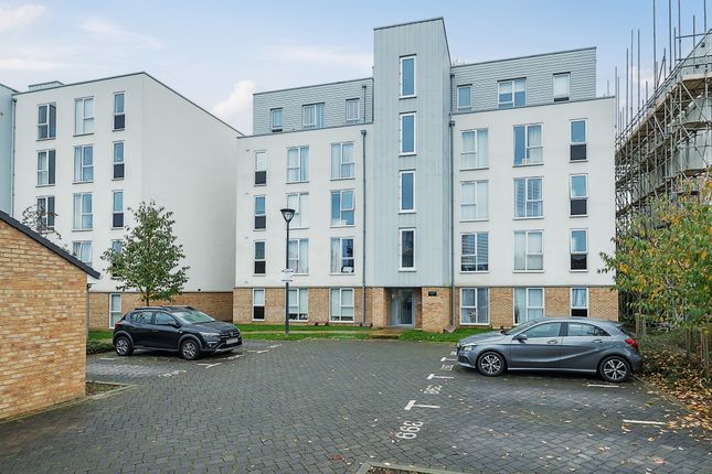 Hawker Drive, Addlestone KT15, 2 bedroom flat for sale - 68666354 ...