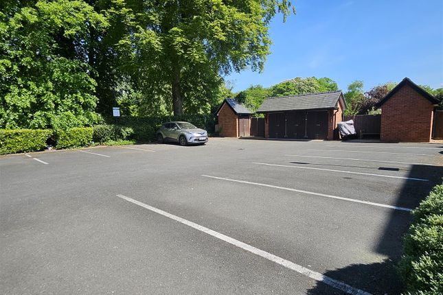 Victoria Road, Macclesfield SK10, 2 bedroom flat for sale - 70123892 ...