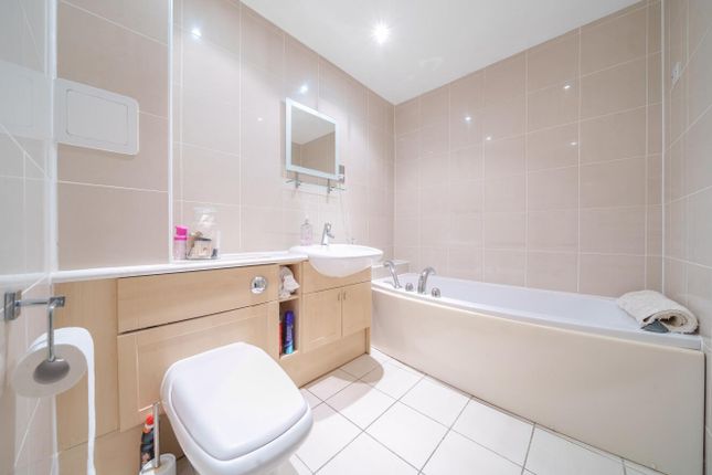 Cherry Tree Way, Stanmore HA7, 2 bedroom flat for sale - 68897617 ...
