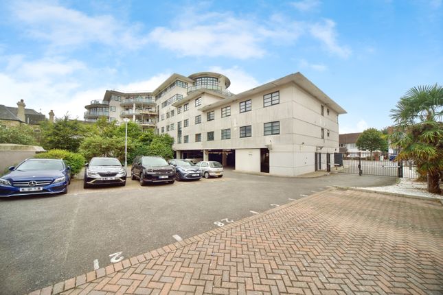 430 Whalebone Lane North, Romford RM6, 2 bedroom flat for sale ...