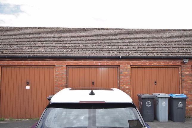 Lyneham Close, Deer Park, Witney OX28, 3 bedroom terraced house for ...
