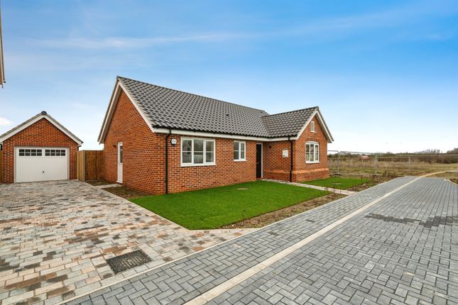 Norwich Road, Yaxham, Dereham NR19, 3 bedroom detached bungalow for ...
