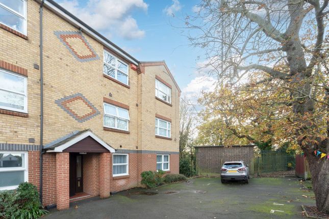 Horniman Drive, Forest Hill, London SE23, 2 bedroom flat for sale ...