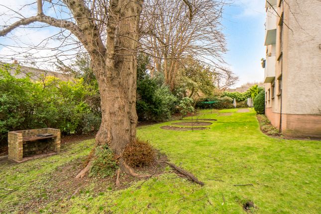 19 Abercorn Court, Willowbrae, Edinburgh EH8, 3 bedroom flat for sale ...