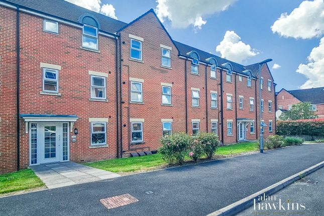 Cloatley Crescent, Royal Wootton Bassett SN4, 2 bedroom flat to rent ...