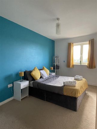Aspects Court, Slough SL1, 2 bedroom flat for sale - 68116769 ...