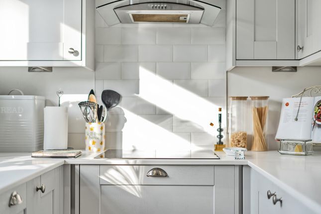 Fraser Avenue, Caversham, Reading, Berkshire RG4, 3 bedroom semi ...