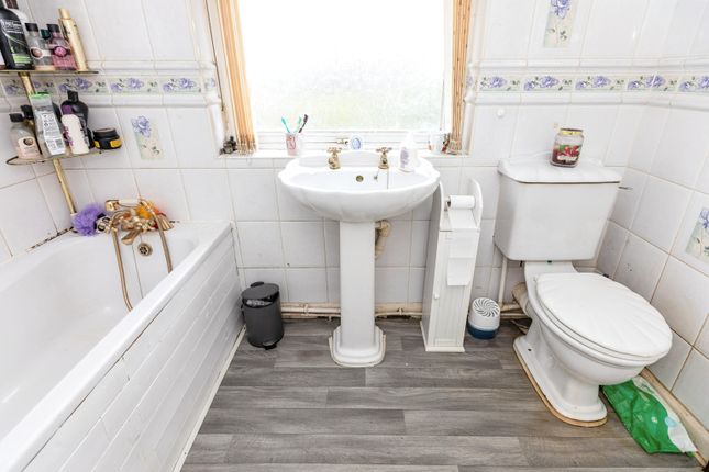 Sissons Grove Leeds Ls10 3 Bedroom End Terrace House For Sale