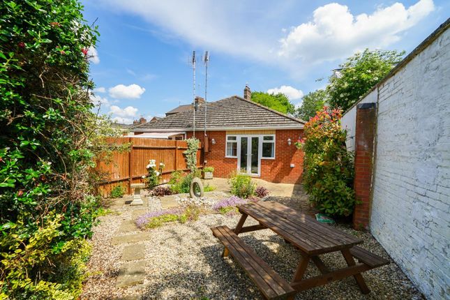 Mentmore Road, Linslade, Leighton Buzzard LU7, 2 bedroom semi-detached ...